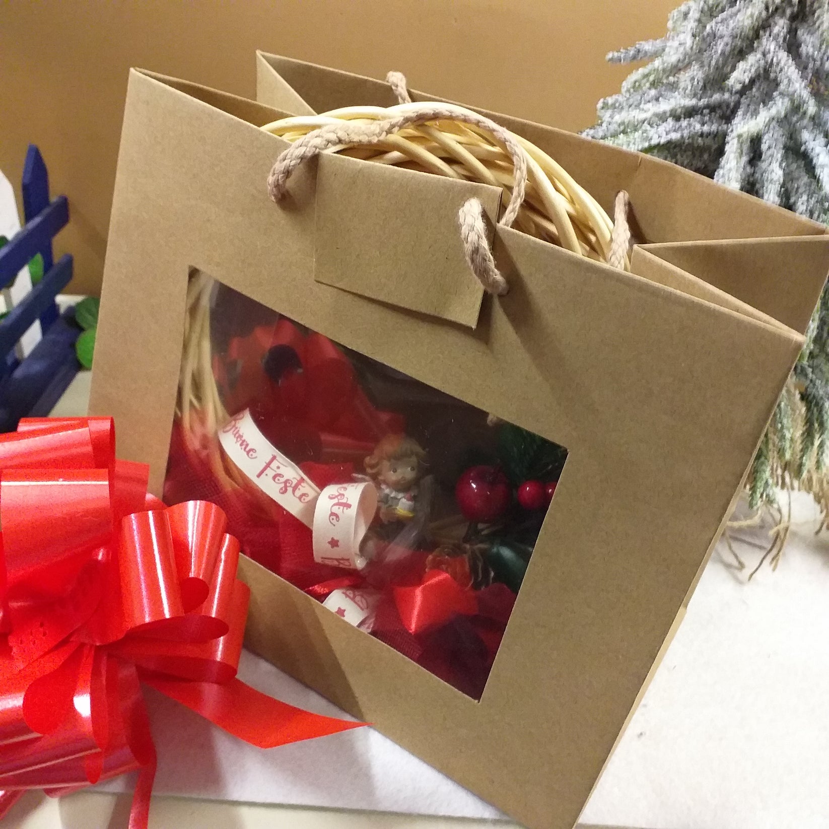Angelo idea regalo ghirlanda fuoriporta Natale confezione pino bacche ...