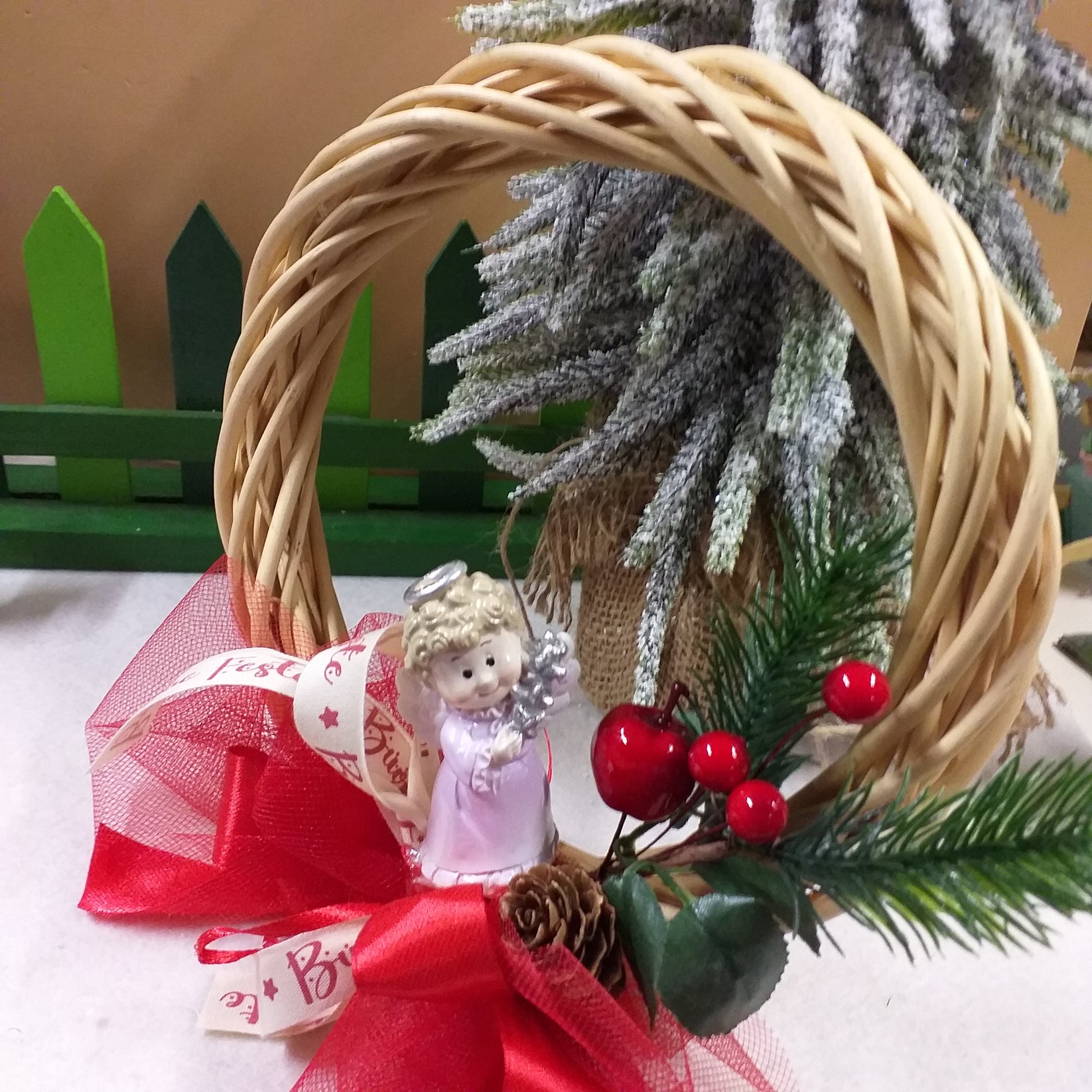 Angelo idea regalo ghirlanda fuoriporta Natale confezione pino bacche ...