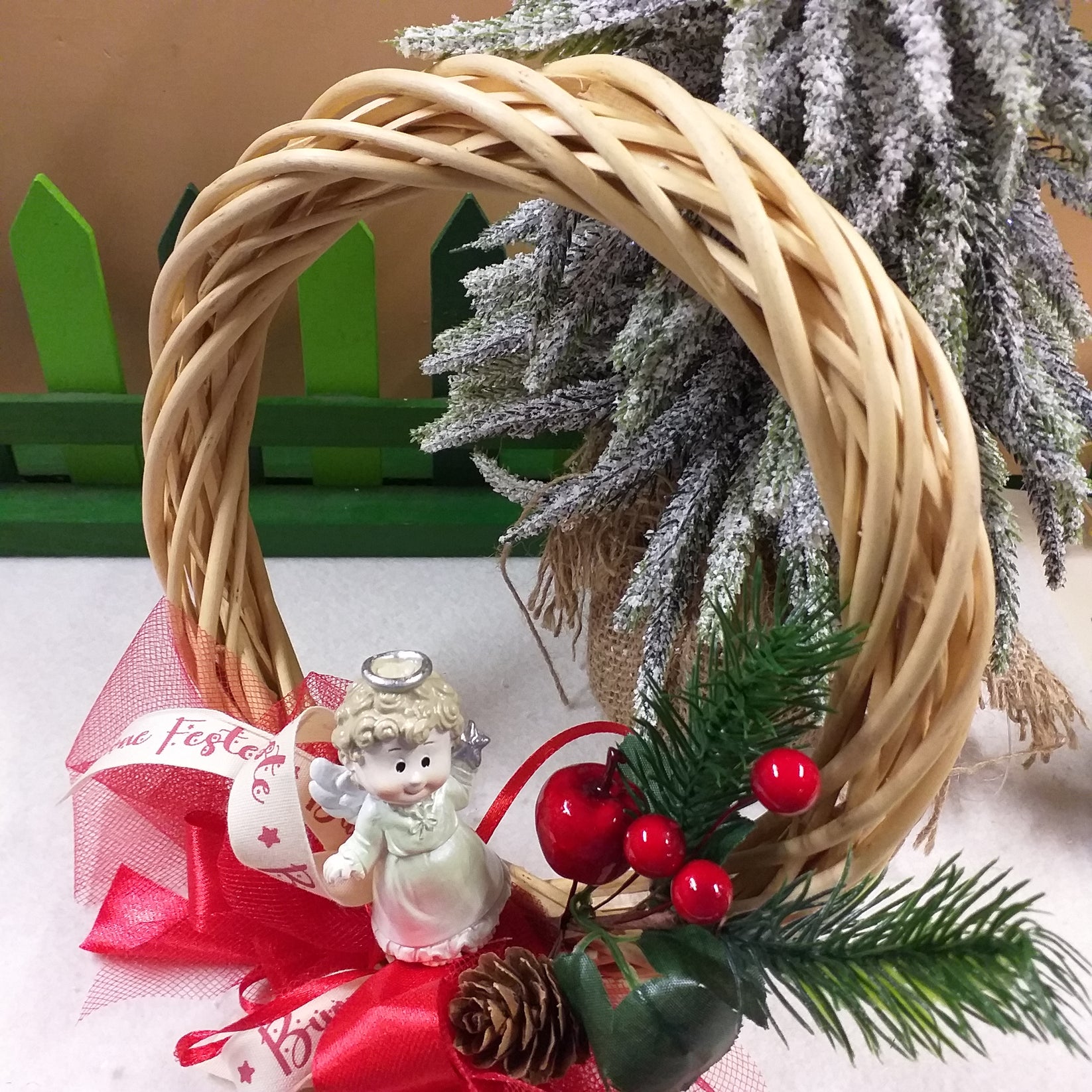 Angelo idea regalo ghirlanda fuoriporta Natale confezione pino bacche ...