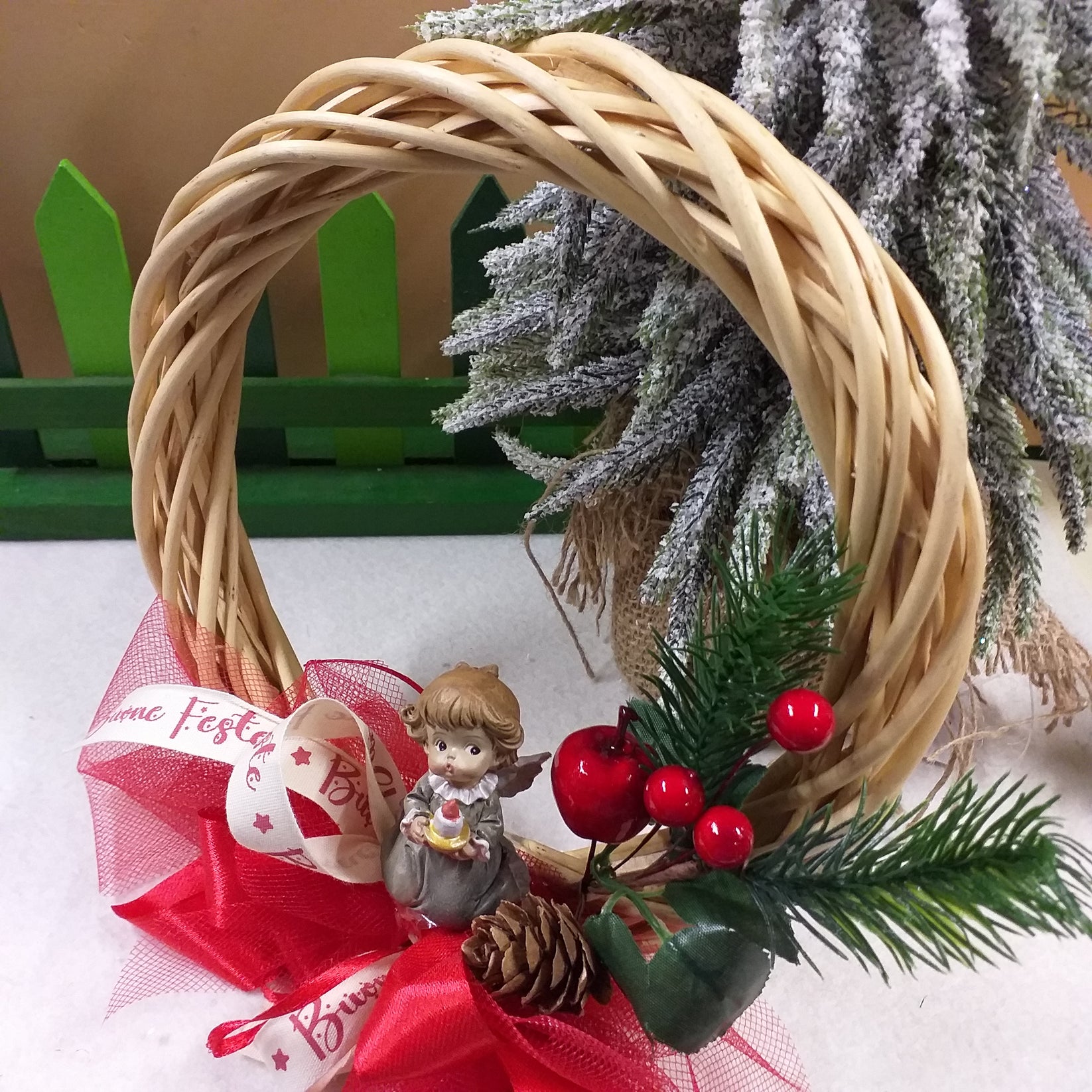 Angelo idea regalo ghirlanda fuoriporta Natale confezione pino bacche ...